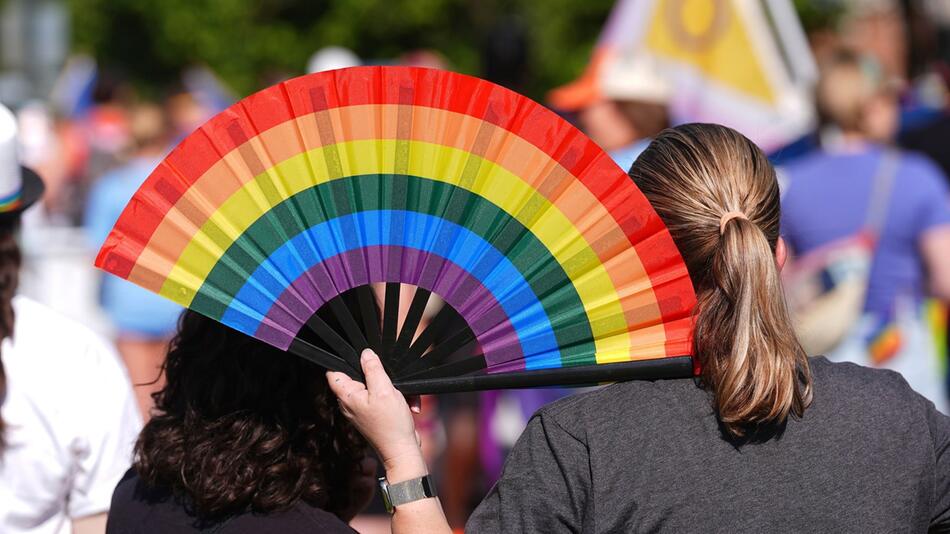 Seattle hält an Pride-Spiel fest – Iran und Ägypten legen Protest ein ...