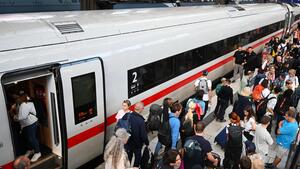 Dürfen Restaurants und Hotels Leitungswasser verweigern? | GMX.CH